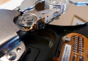 PENGERTIAN HARDISK: Fungsi, Komponen dan Jenis Jenis Hardisk | Salamadian