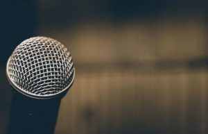 7+ Contoh Teks Moderator Beserta Tugas & Cara Menjadi Moderator yang ...