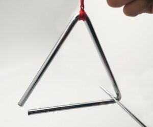 15+ Contoh Benda Berbentuk Segitiga di Rumah Sehari-Hari | Salamadian