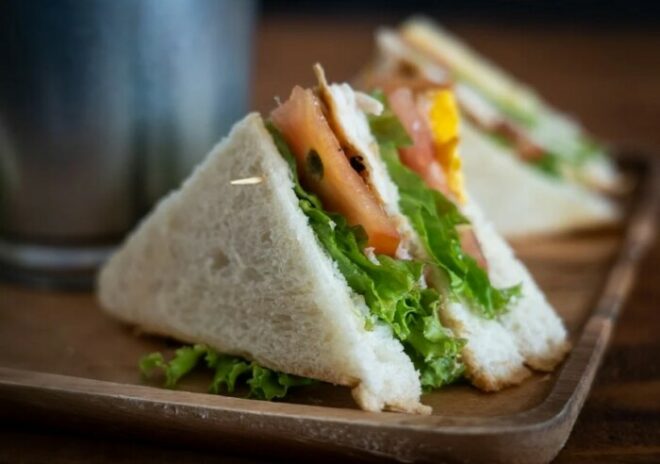 15+ Contoh Benda Berbentuk Segitiga di Rumah Sehari-Hari | Salamadian